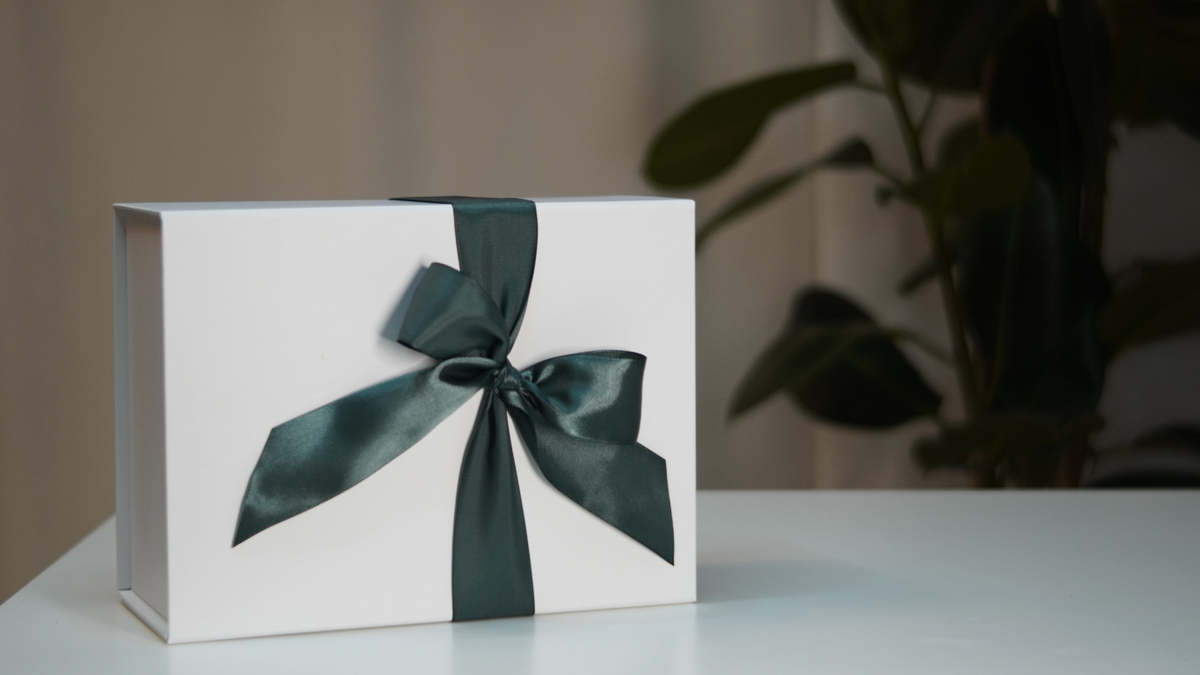 How Small Tokens of Appreciation Build Loyalty with Your Team – The ...